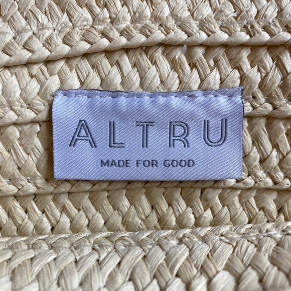 Altru | Bags | New Altru Straw Tote Bag With Tassel Natural White ...